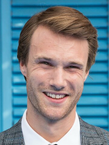Hugh Skinner - Actor